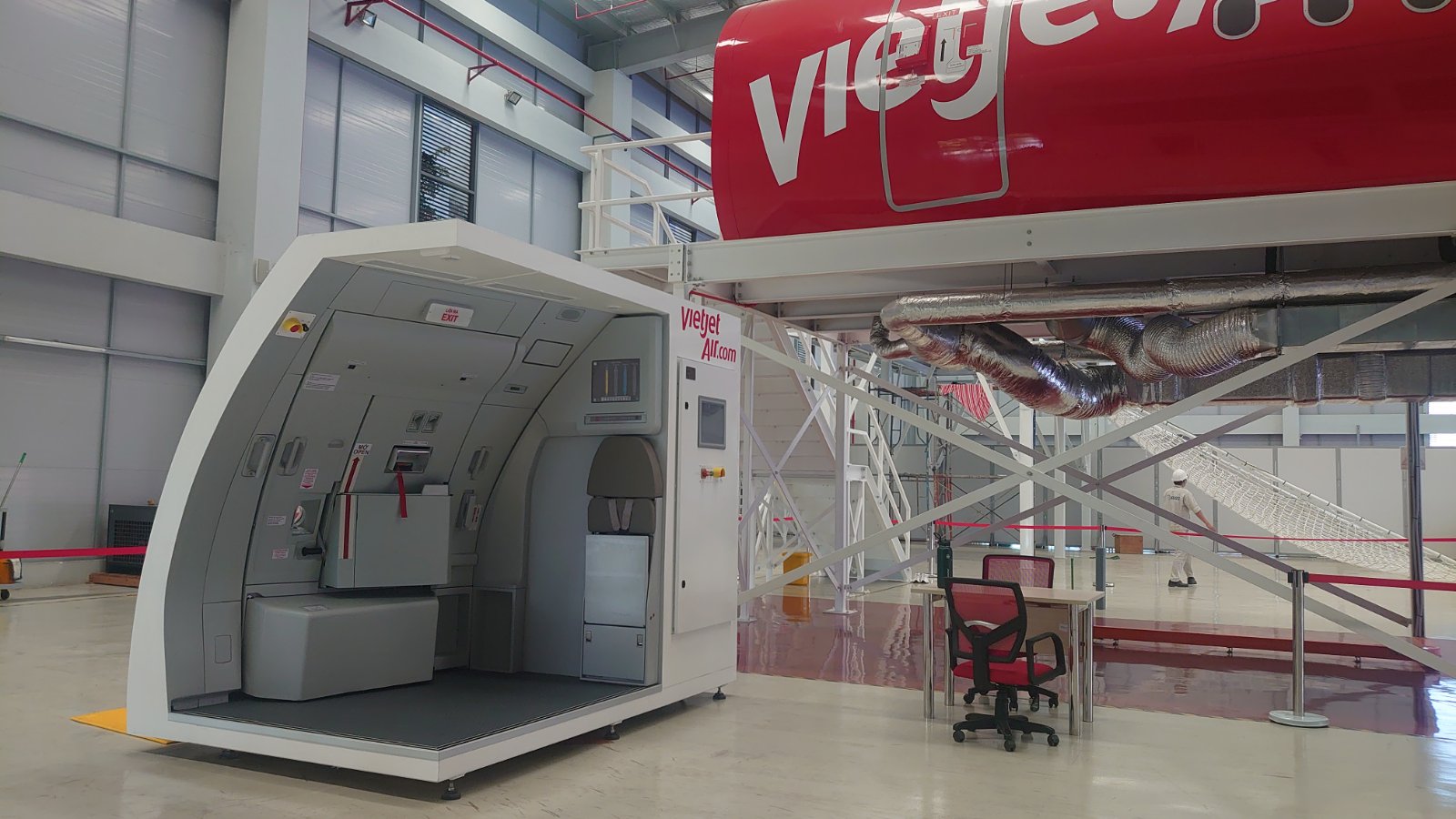 VietJet A330 Door trainer | Spatial